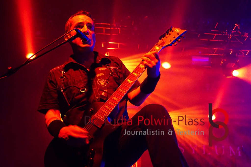 FOTOSTRECKE: DEMONS & WIZARDS und Asylum Pyre in der Batschkapp - Metalogy